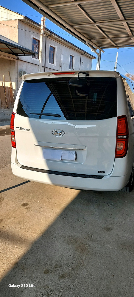 Срочно стилади HUNDAI grand starex