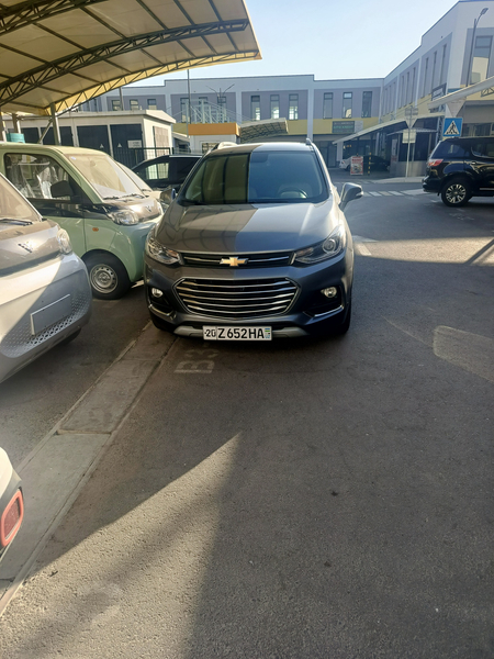 Tracker 1 premier krediti bor