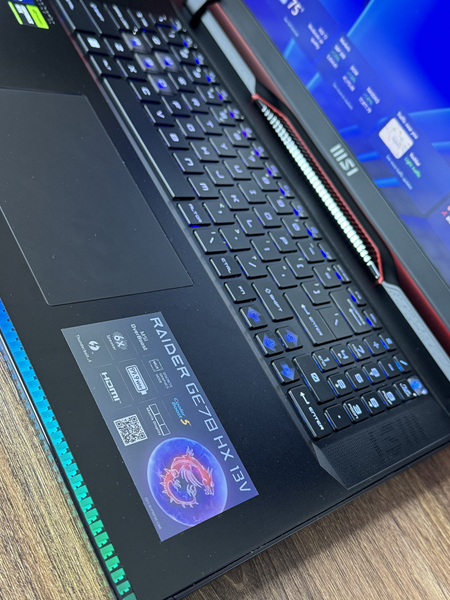 MSI Raider GE78HX 13VI ( i9 13980HX & RTX4090 )