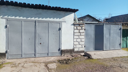 Olmaliqda Hovli uy sotiladi