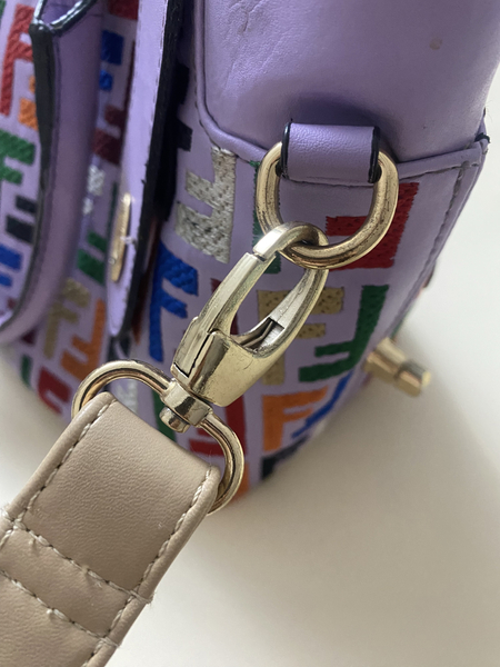 Сумка кросс-боди Fendi Roma из натуральной кожи и канвы sumkasi