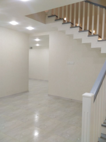 Yunusobod Xasanboyda Shaxar tarafda 3 urivinli 5 xonali katej sotiladi