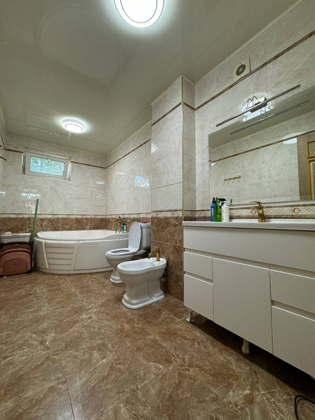 Метро Новза 4/3/4 Банковская квартира 140 м² с ремонтом