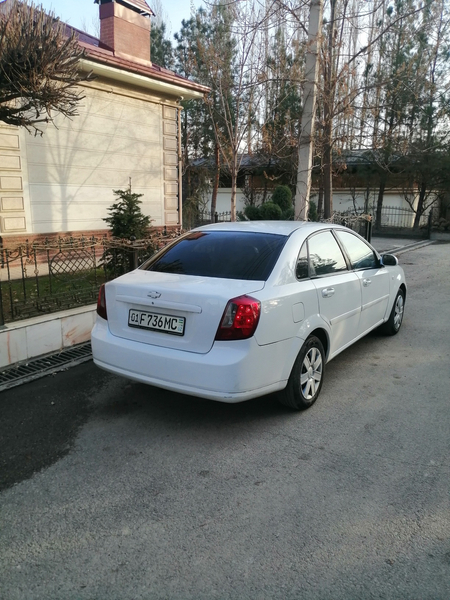 Lasetti 2009sotiladi boshiga 3000berilsa 300x20