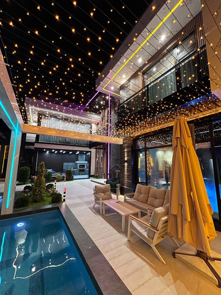 Dacha Abu Dabi premium gold