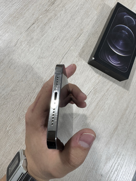 Продам IPhone 12 Pro Max