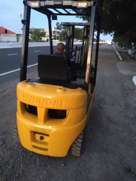 Вилочний авто кара