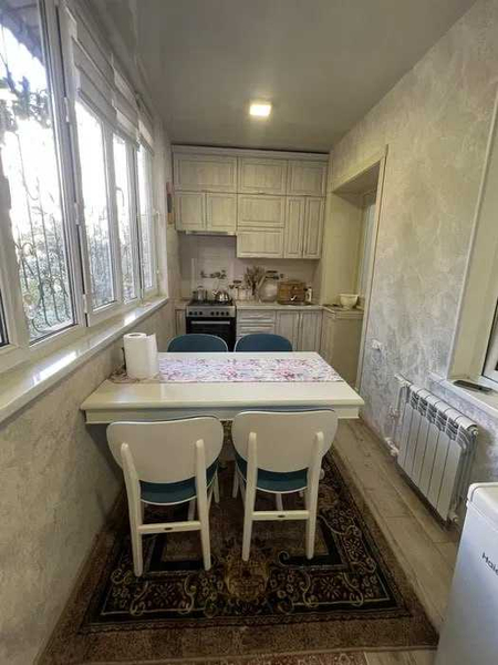 Срочно сдается 3/2/4 квартира 60 м²  Ор-р: Бизнес центр-UzOman  (США)