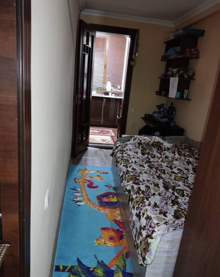 Pavarotda sharq kulbini oldiga srochna 3 xonali uy ijaraga beriladi