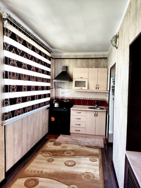 3комнатная/3/5, 68м² торец, кирп. Ор-р: Саламатина. 16 гор больница