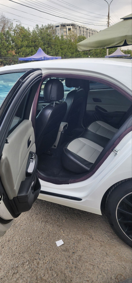 Hyundai Elantra full