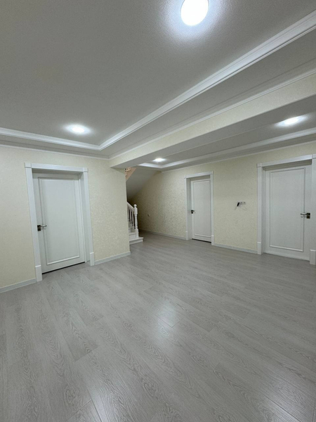 Продается 3х этажный дом 6 комнат, ор:махаля Соломатина, 150м2