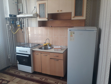 1 xonali kvartira sotiladi