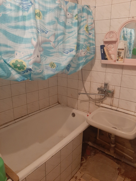 3/4/5 в кирпичном доме. Балкон 2х6. Ориентир кафе Парвоз дворец Авиаст