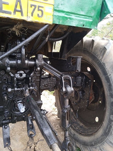 Traktor sotiladi