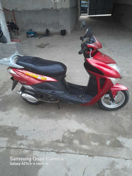 Sotiladi skuter 80 kub
