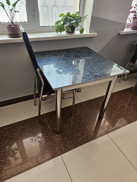 Продаётся столы и стулья