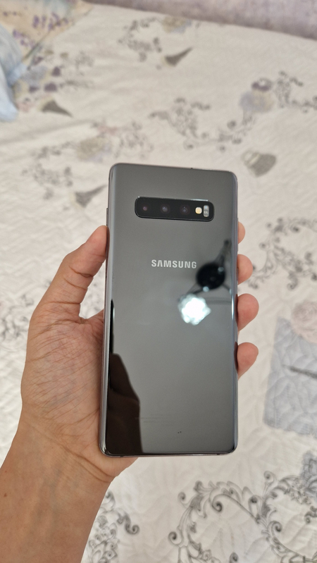 Samsung galaxy s10+  512 gb ceramic