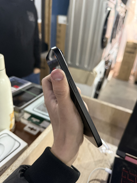Iphone 15 99% Ideal