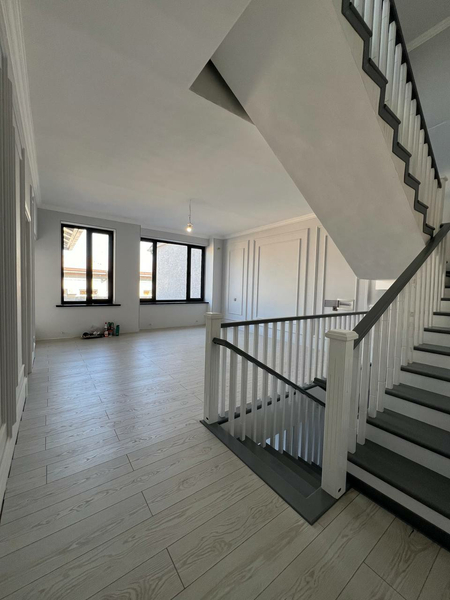 Юнусобод 19кв/6 та хона + 2 та холл-2соток 300м²