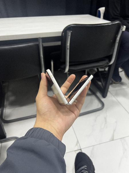 Телефон Samsung z flip 3 256 Gb