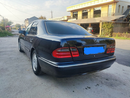 Автомобиль Mersedes w210
