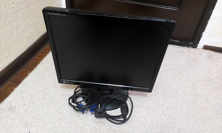 Продаеться монитор LG Flatron L1742S в отличном состоянии