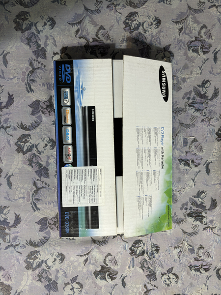 DVD-плеер Samsung DVD-D360K с функцией караоке.