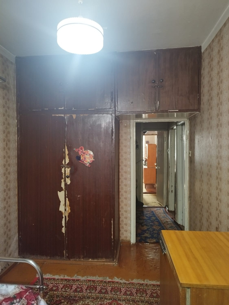 Продаю четырёх комнатную квартиру