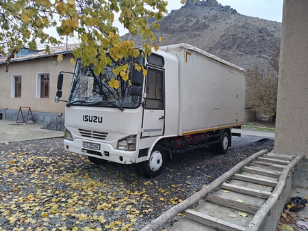 Есузе фургон 2009