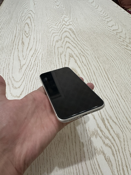 Iphone xr 4/64 white
