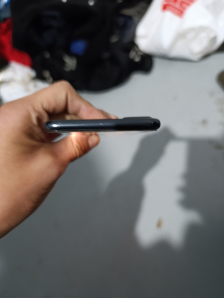 iPhone 7 + kar dak yoq hama narsasi radnoy