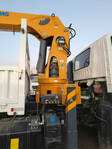 CHina motorsda Yangi 320ot kuchiga ega Evro5 Faw 12t Manipulyat