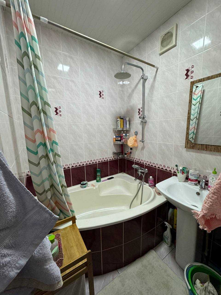 Срочно трешка на Чиланзар 2 Торговый центр 3 этаж 65м2 не торец евро!`