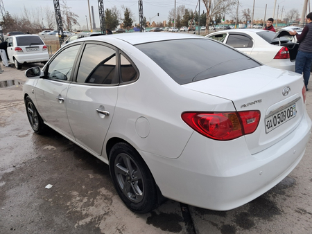 Hyundai. Avante av 2009