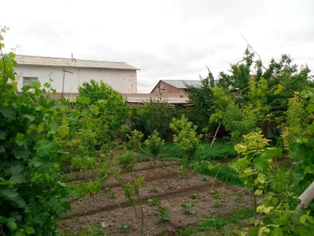 Uy sotiladi 670 m2