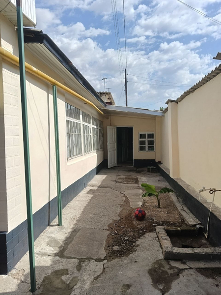 Srochni hovli uy sotila 7 sotix 5 ta xona 2- selmashta 75000$