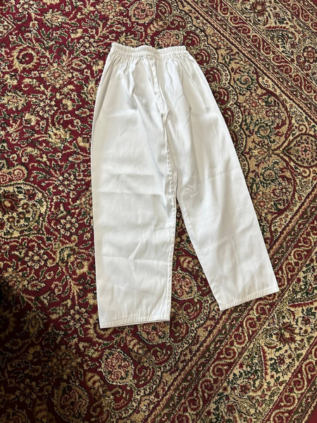 Yosh bolalar uchun karate kiyimi