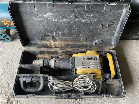 * DEWALT D25902 -QS отбойный молоток оригинал б/у в хорошем состоянии
