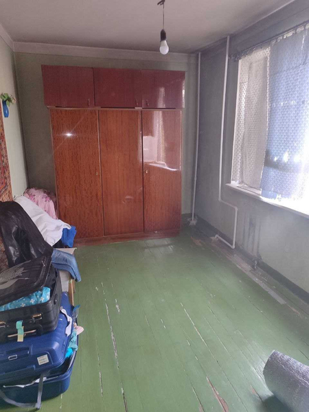 uy sotiladi farxod bozor oldida 2 xona 3 etaj 50000$
