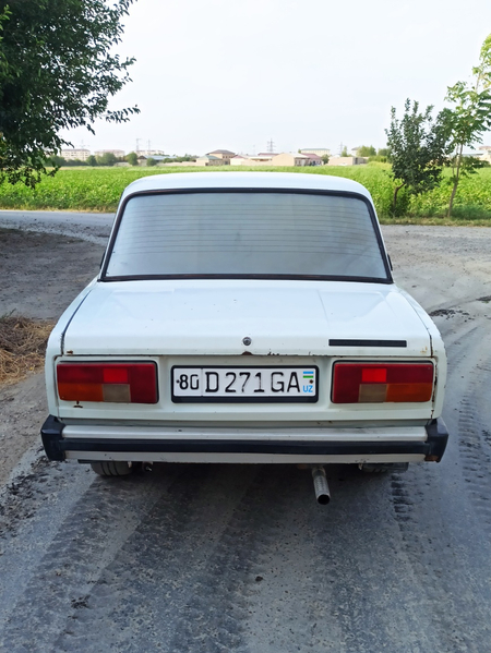 Vaz 2105 sotiladi