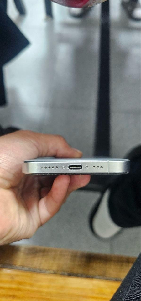 iPhone 15 pro    .