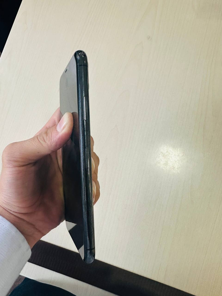 Iphone 11 pro max 256 GB fesaydi Turton bor karopka bor uselen 100 ymk