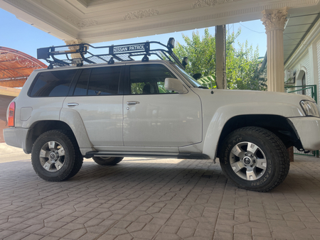 Nissan patrol 2011 y 61