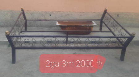 Chorpoya sotiladi xolati yangi narxini kelishtirib beraman adres navoi