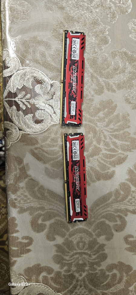 Продам оперативка  DDR4 crucial ballistix 2666 mhz 16gb (8gb * 2)b