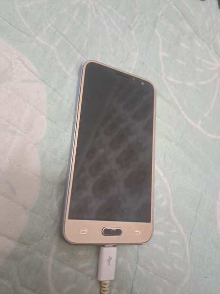 Samsung J1 2016 aybi zvugi chqmaydi boshqa joyi ishlaydi