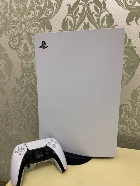 Продаю PS5 белый  не коцаный