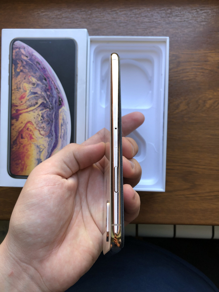iPhone Xs Max kar dok full sotladi ZA/A