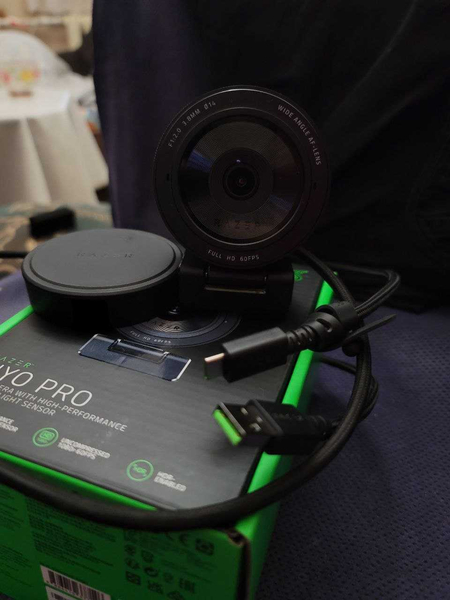 Продаю Стримерскую веб камеру RAZER KIYO PRO  1080p 60fps (FULL HD)